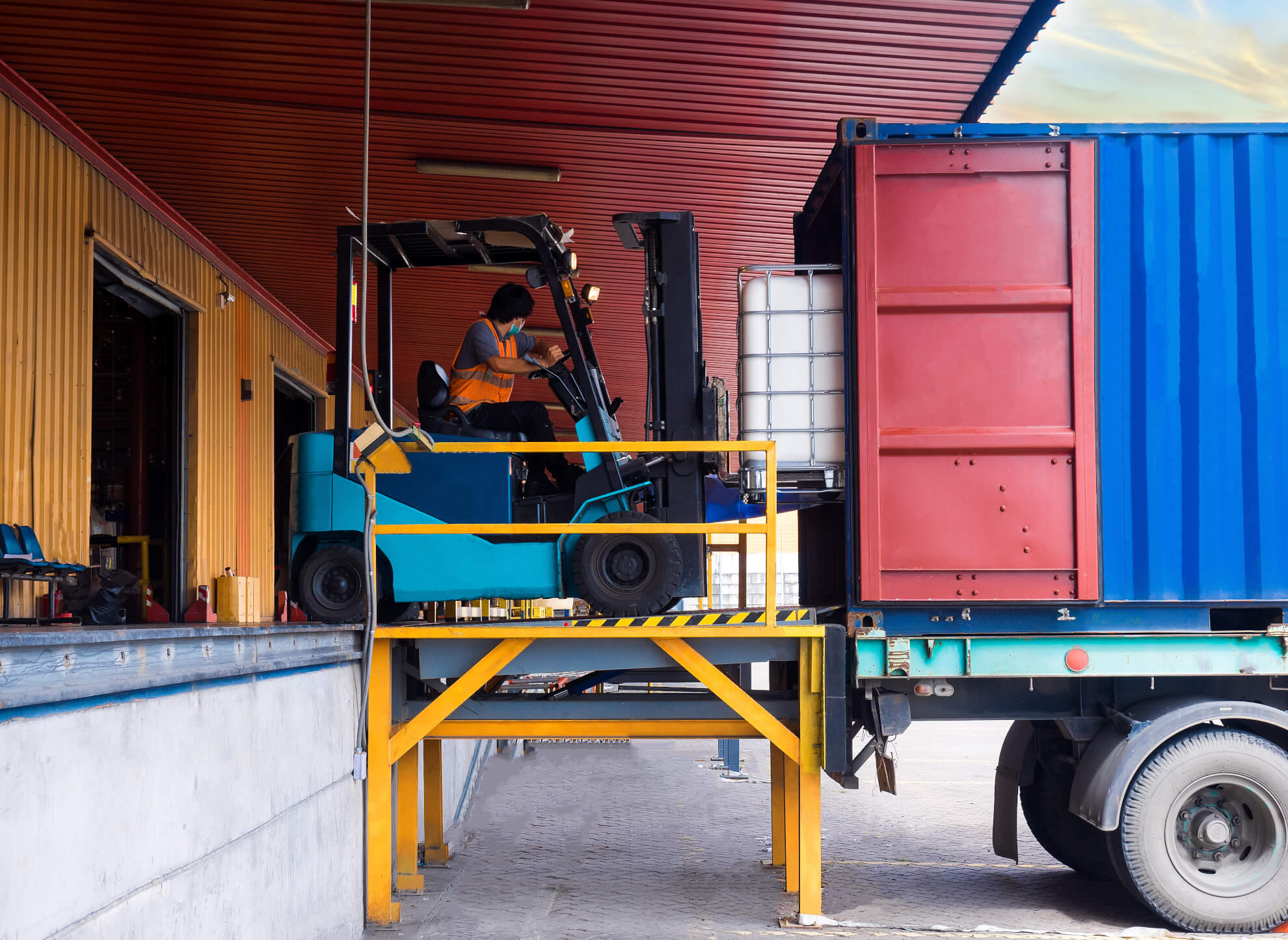 8 Signs that You Need New Dock Levelers| IPP Blog