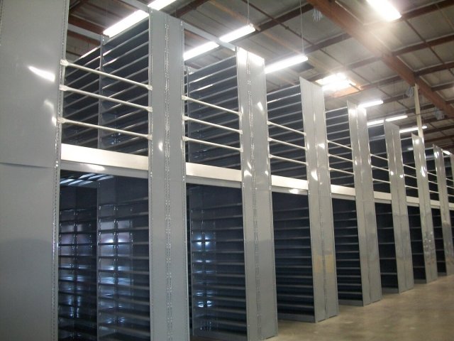 Advantages of Using a Warehouse Catwalk - Industrial Products Plus IPP